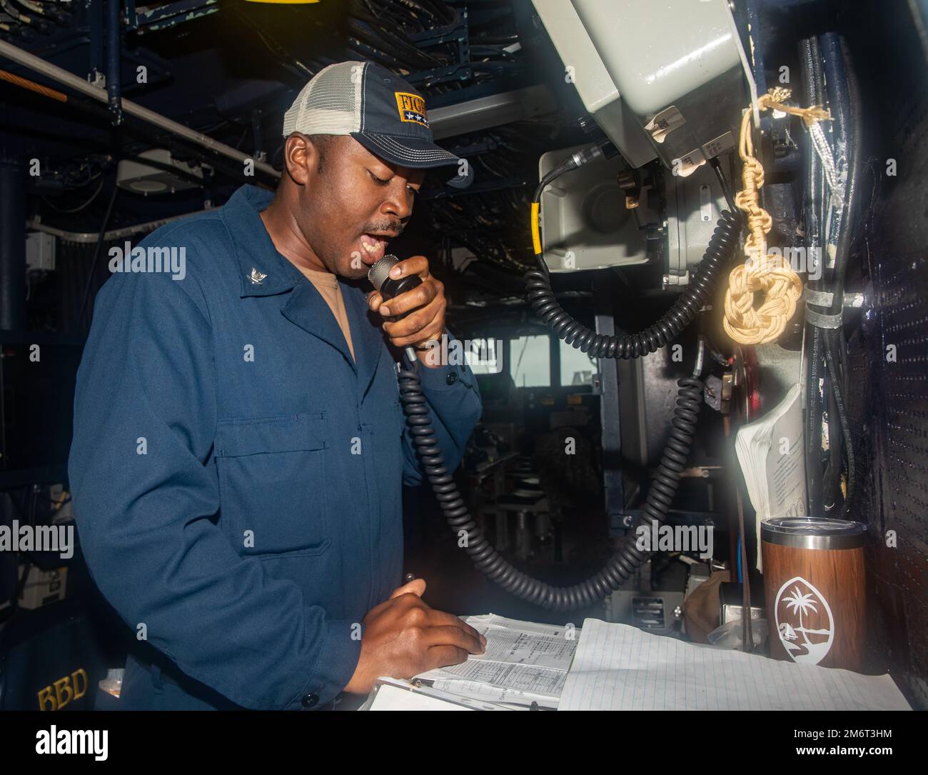 PHILIPPINE SEA (MAY 4, 2022) Boatswain’s Mate 3rd Class Kevon Martin ...