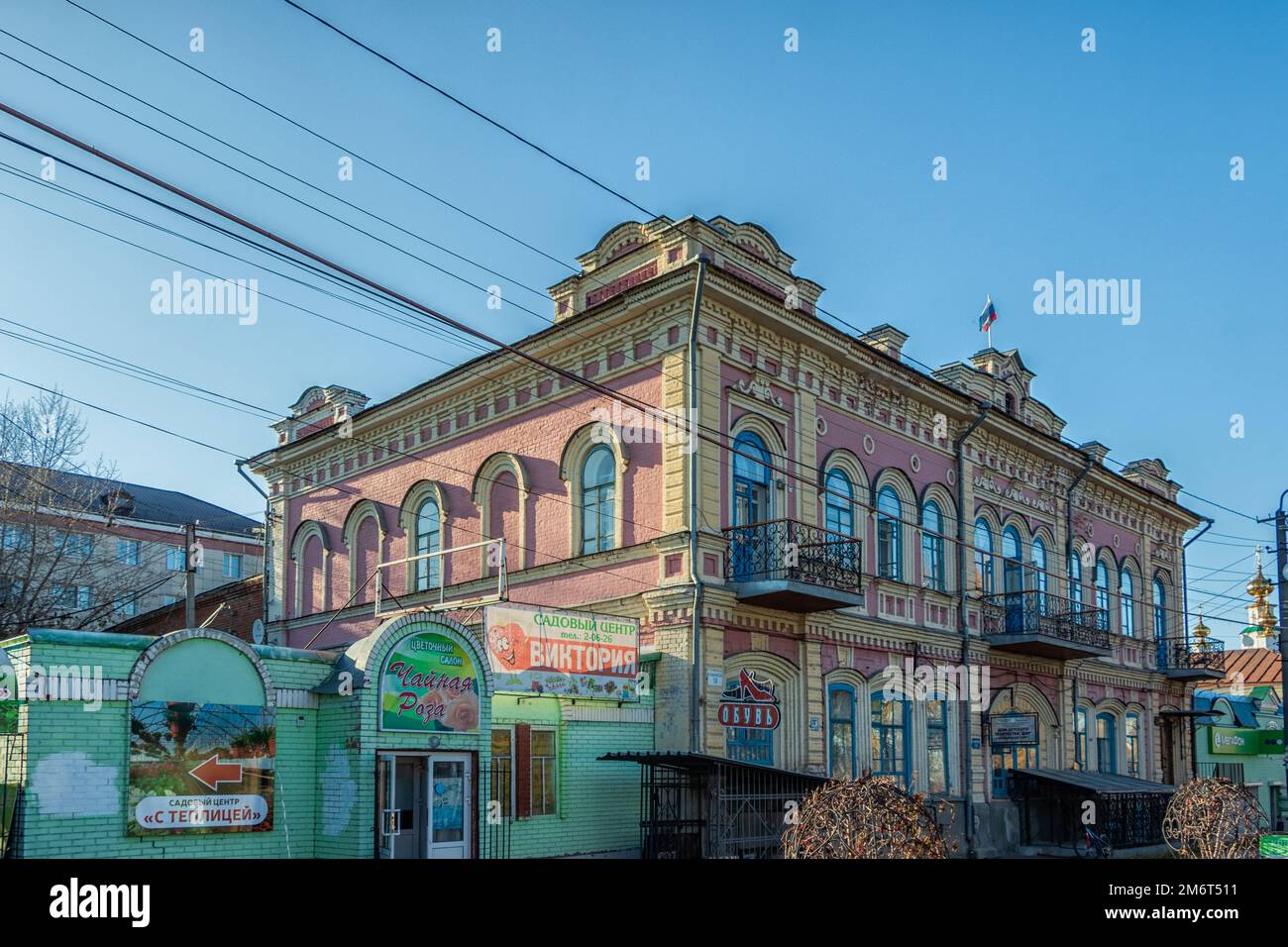 Two storey stone building hi-res stock photography and images - Alamy