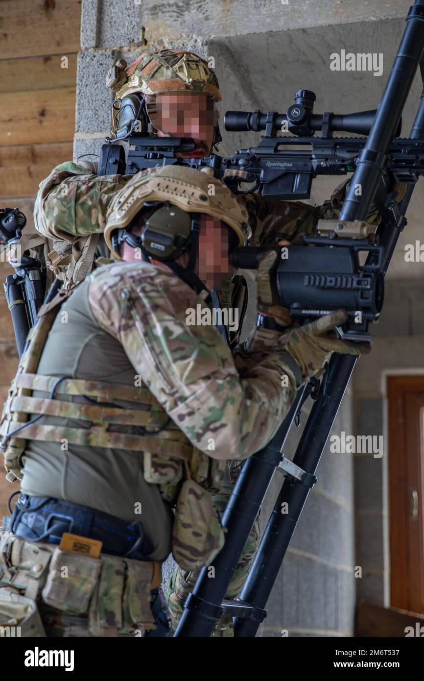 Snipers precision hi-res stock photography and images - Alamy