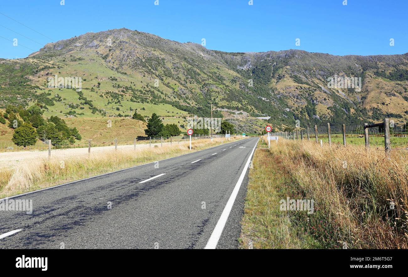 Valley road hi-res stock photography and images - Alamy