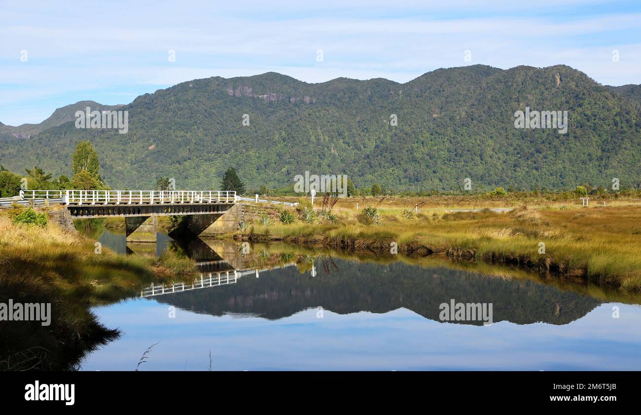 Bridge new zealand river hi-res stock photography and images - Alamy