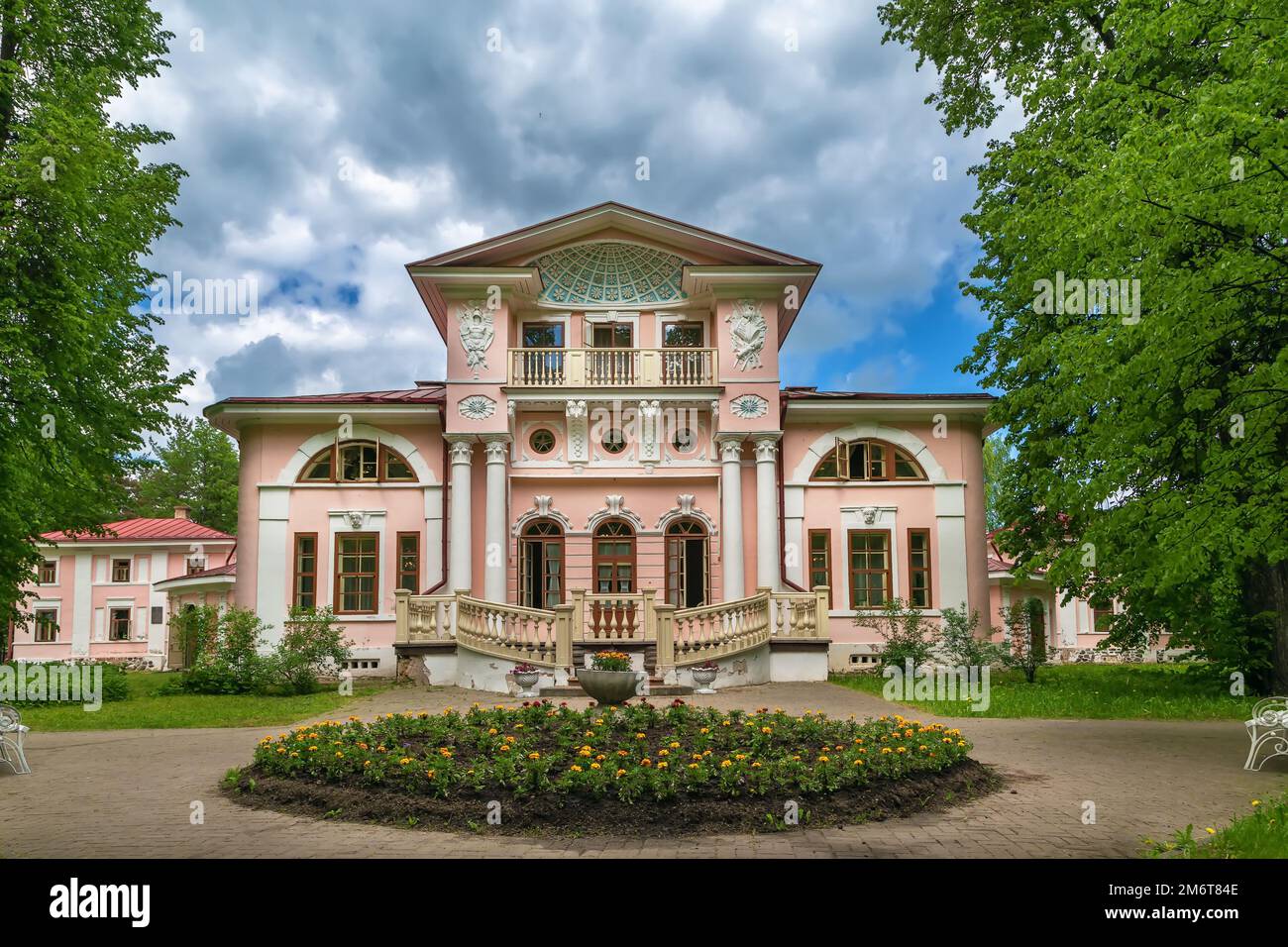 Russian manor hi-res stock photography and images - Alamy