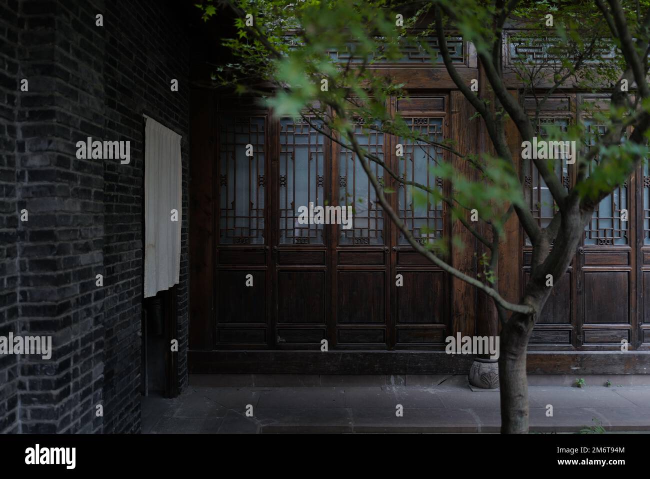 A traditional Chinese yard with a tree Stock Photo - Alamy
