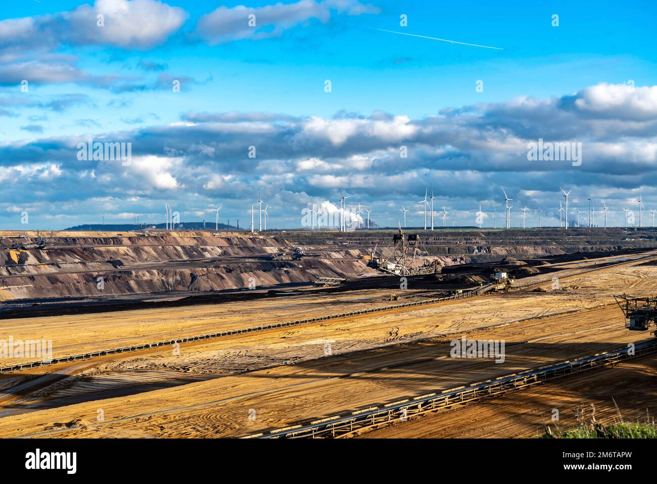 Opencast lignite mine Garzweiler 2, bucket wheel excavator 261 ...