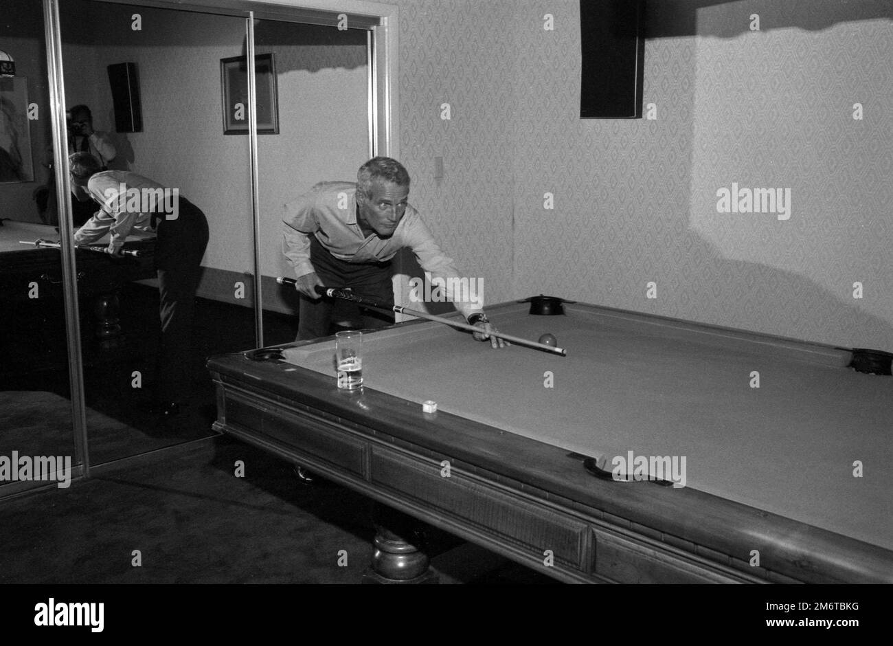 Paul Newman playing pool Circa 1980's Credit: Ralph Dominguez ...