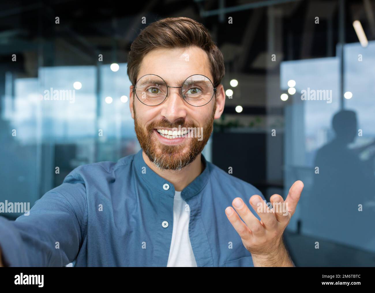 Call talking hi-res stock photography and images - Alamy
