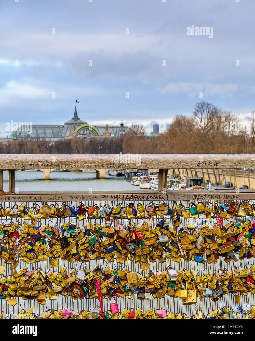 Locks at ponts des art, paris Stock Photo - Alamy
