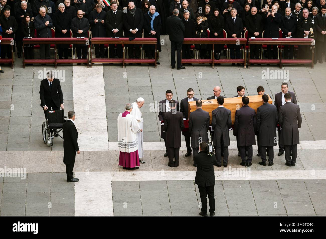 Rome, Catanzaro, Italy. 5th Jan, 2023. Pope Francis seen standing in ...