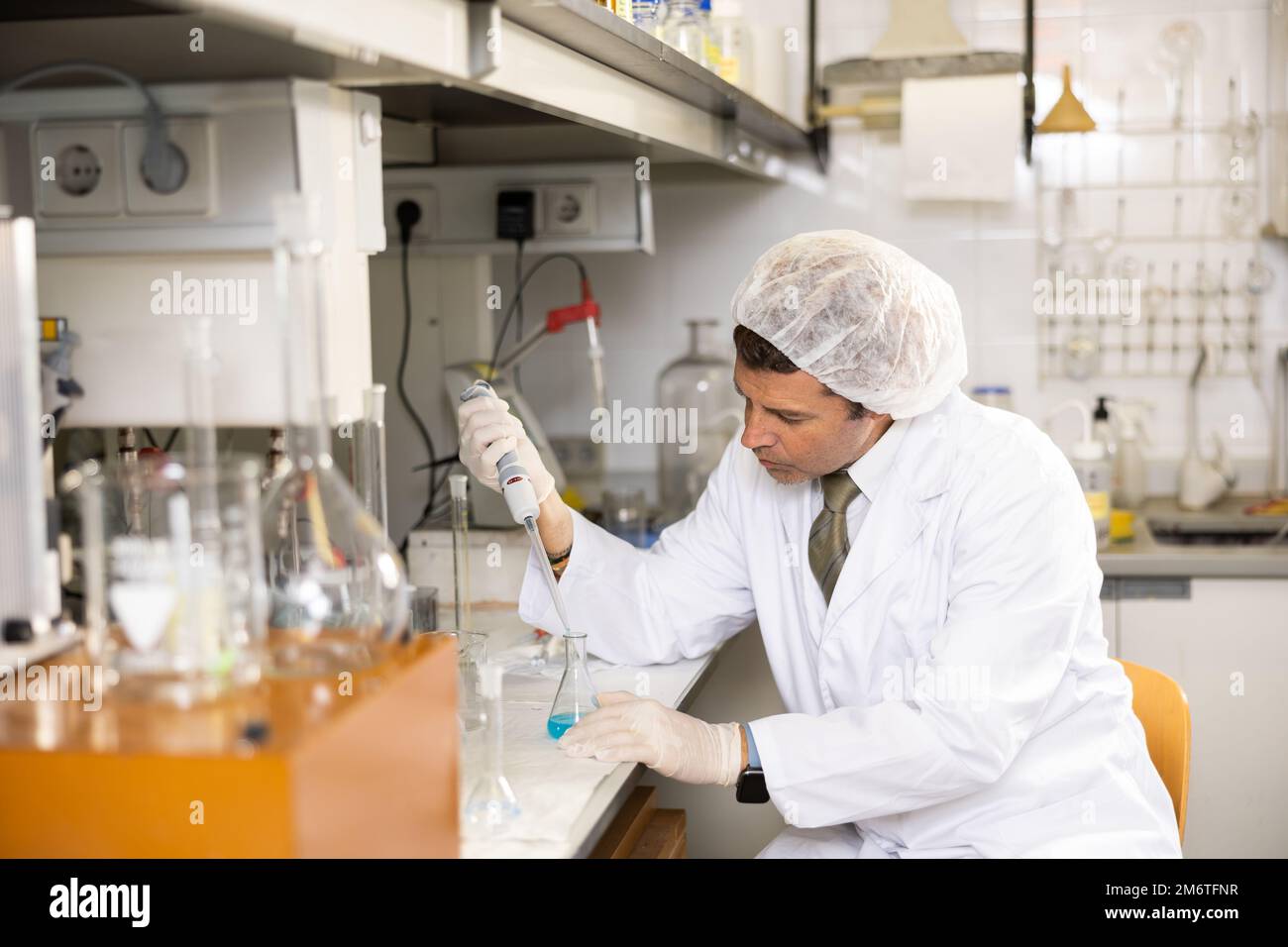 Research and inspection testing laboratory hi-res stock photography and ...