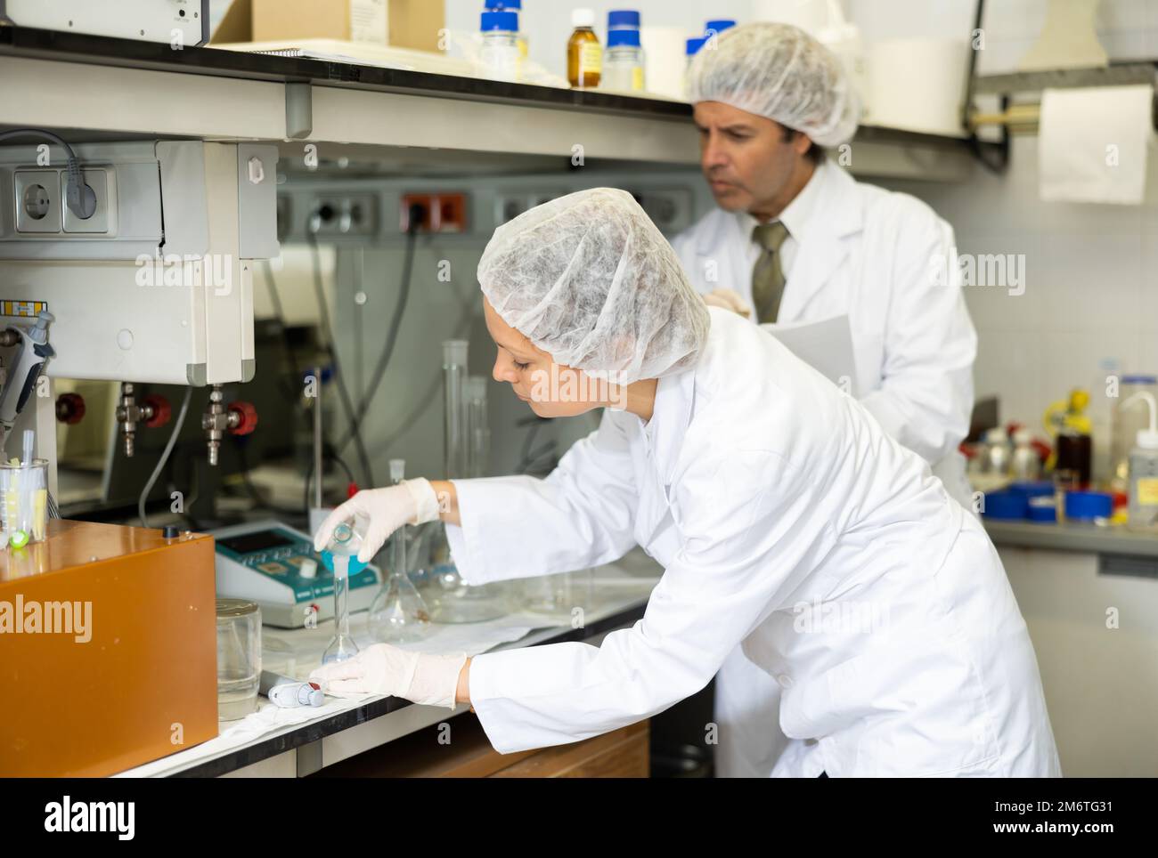 Using lab equipment hi-res stock photography and images - Alamy