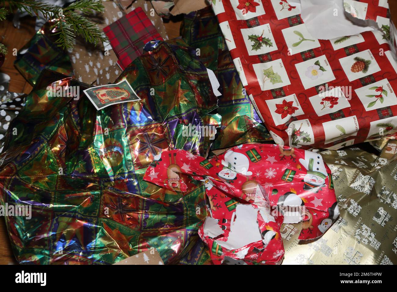 Wrapping paper hi-res stock photography and images - Alamy