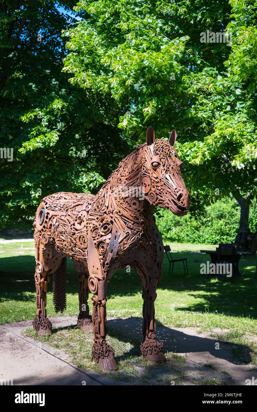 Steel horse figure in a garden Stock Photo - Alamy