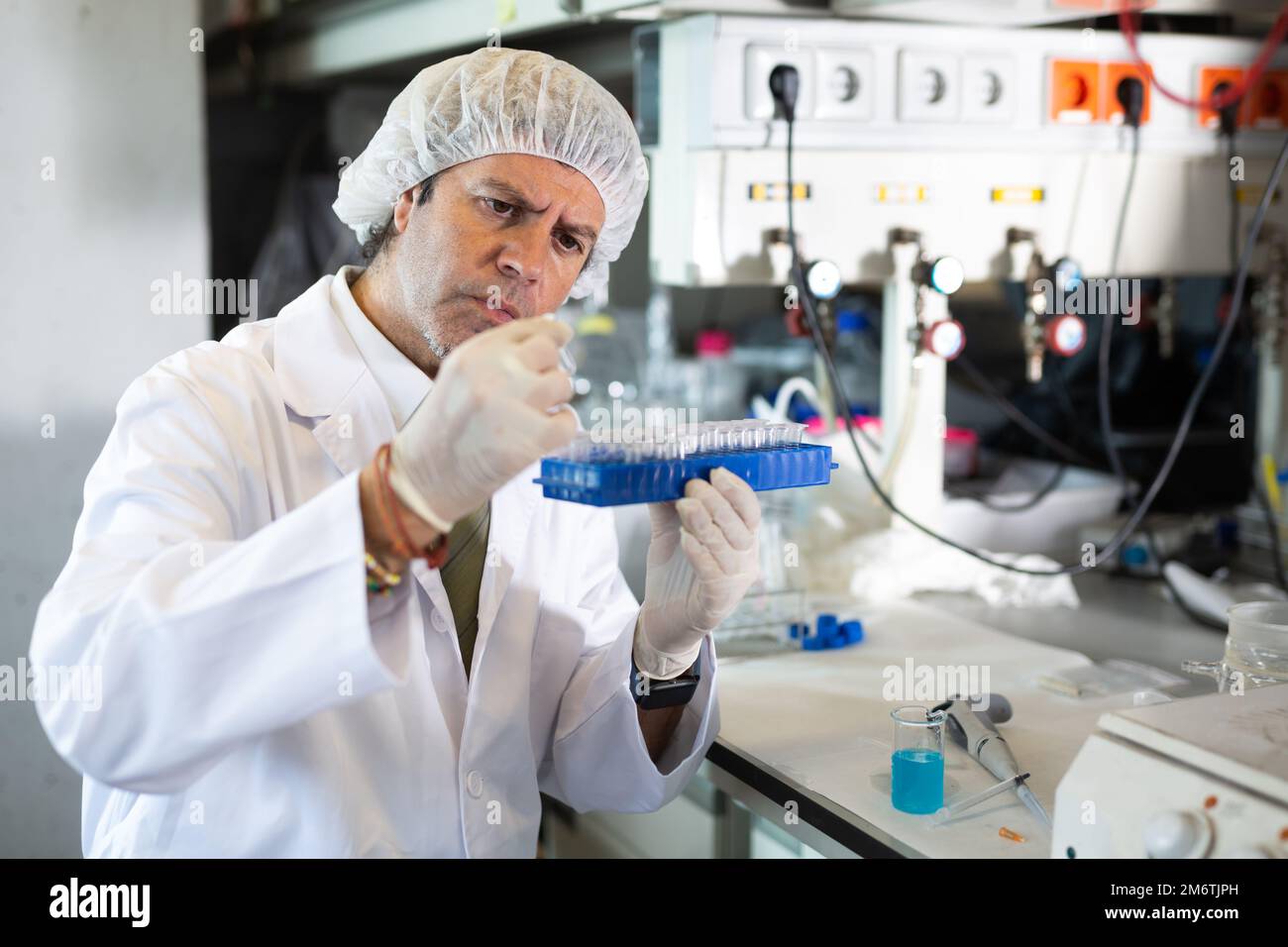 Male laboratory assistant vaccine hi-res stock photography and images ...