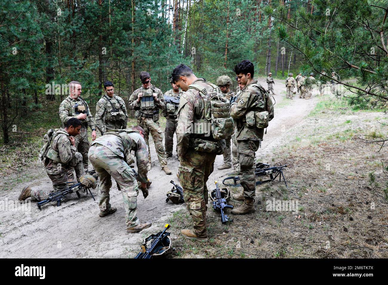 U.S. Soldiers assigned to the 1st Battalion, 8th Infantry Regiment, 3rd ...