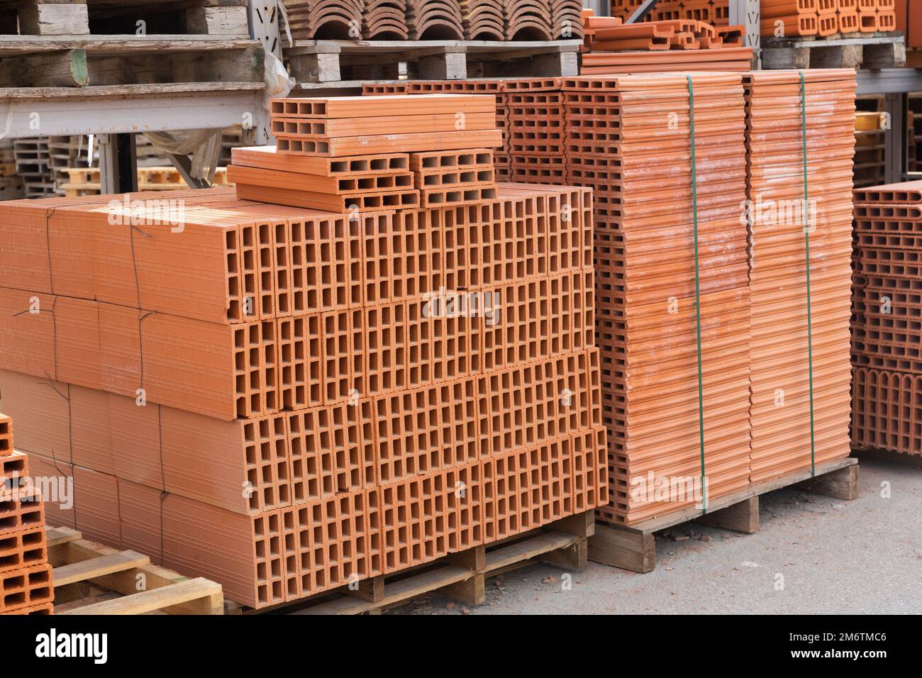Pallets with stack of redbricks lying at warehouse Stock Photo - Alamy