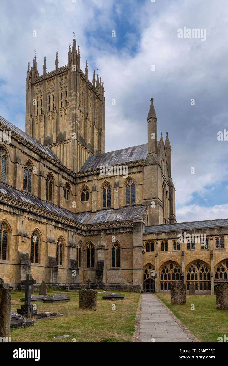 Twin wells hi-res stock photography and images - Alamy