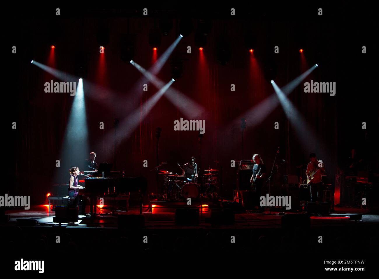 Fiona apple singer hi-res stock photography and images - Alamy
