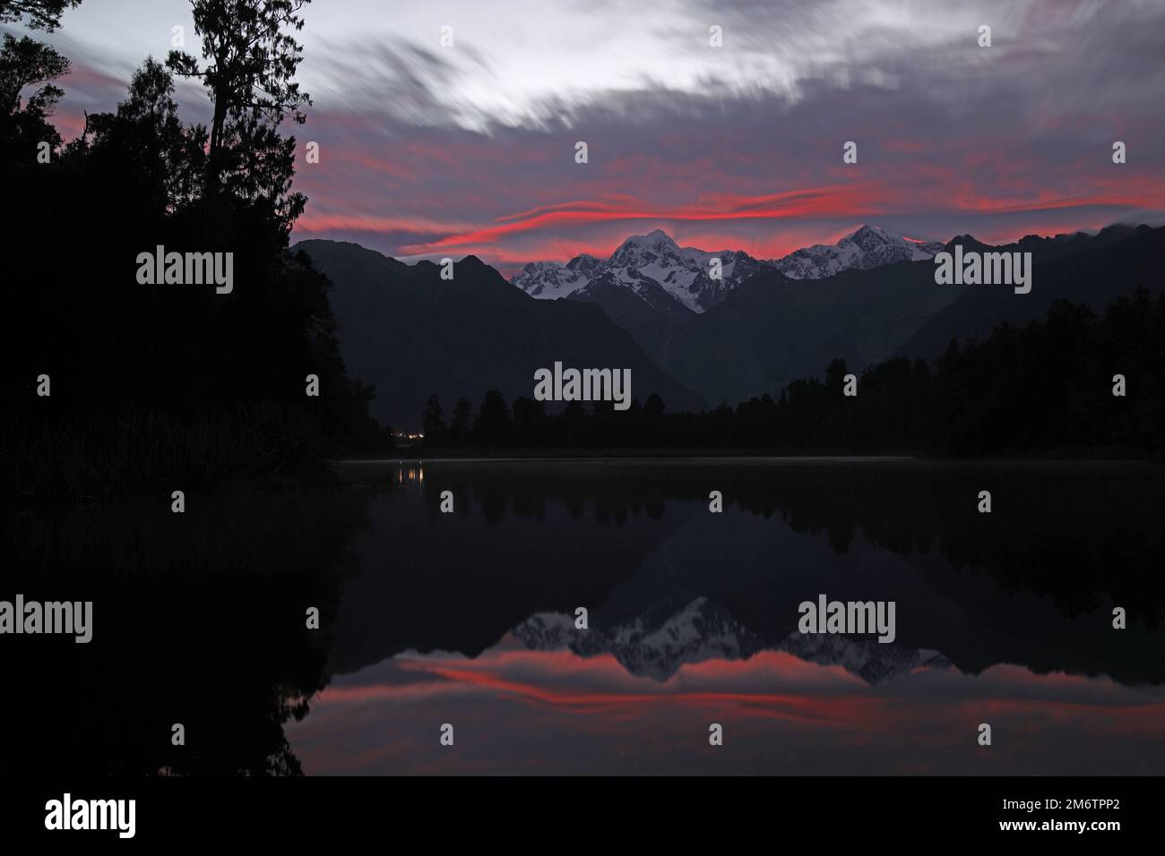 Dawn lake hi-res stock photography and images - Alamy