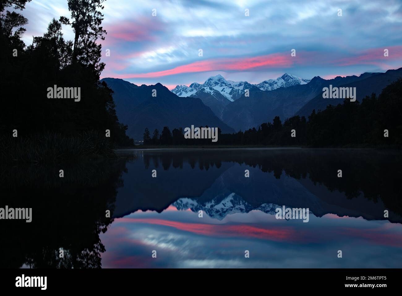 Dawn lake hi-res stock photography and images - Alamy