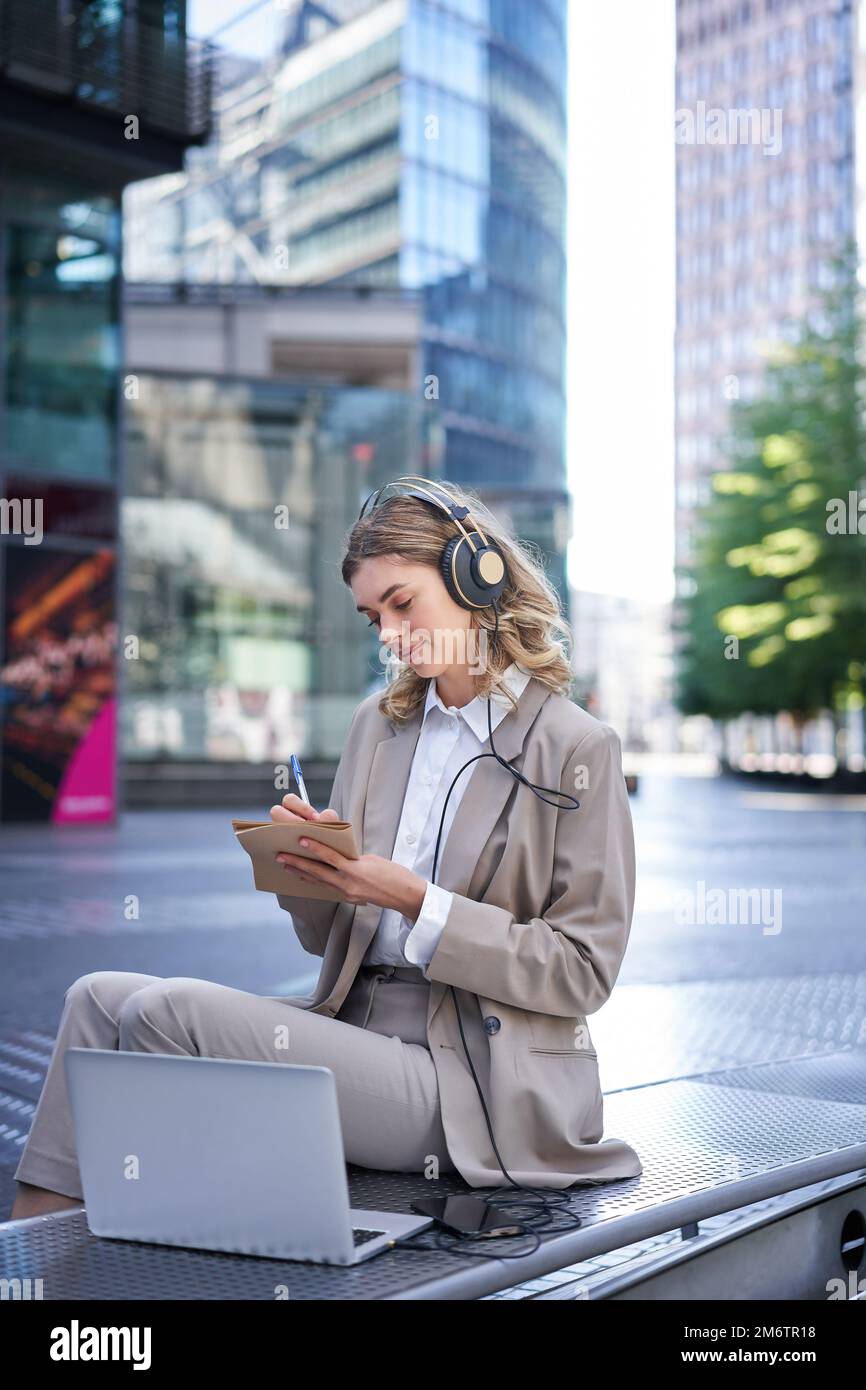 Person listening taking notes hi-res stock photography and images - Alamy