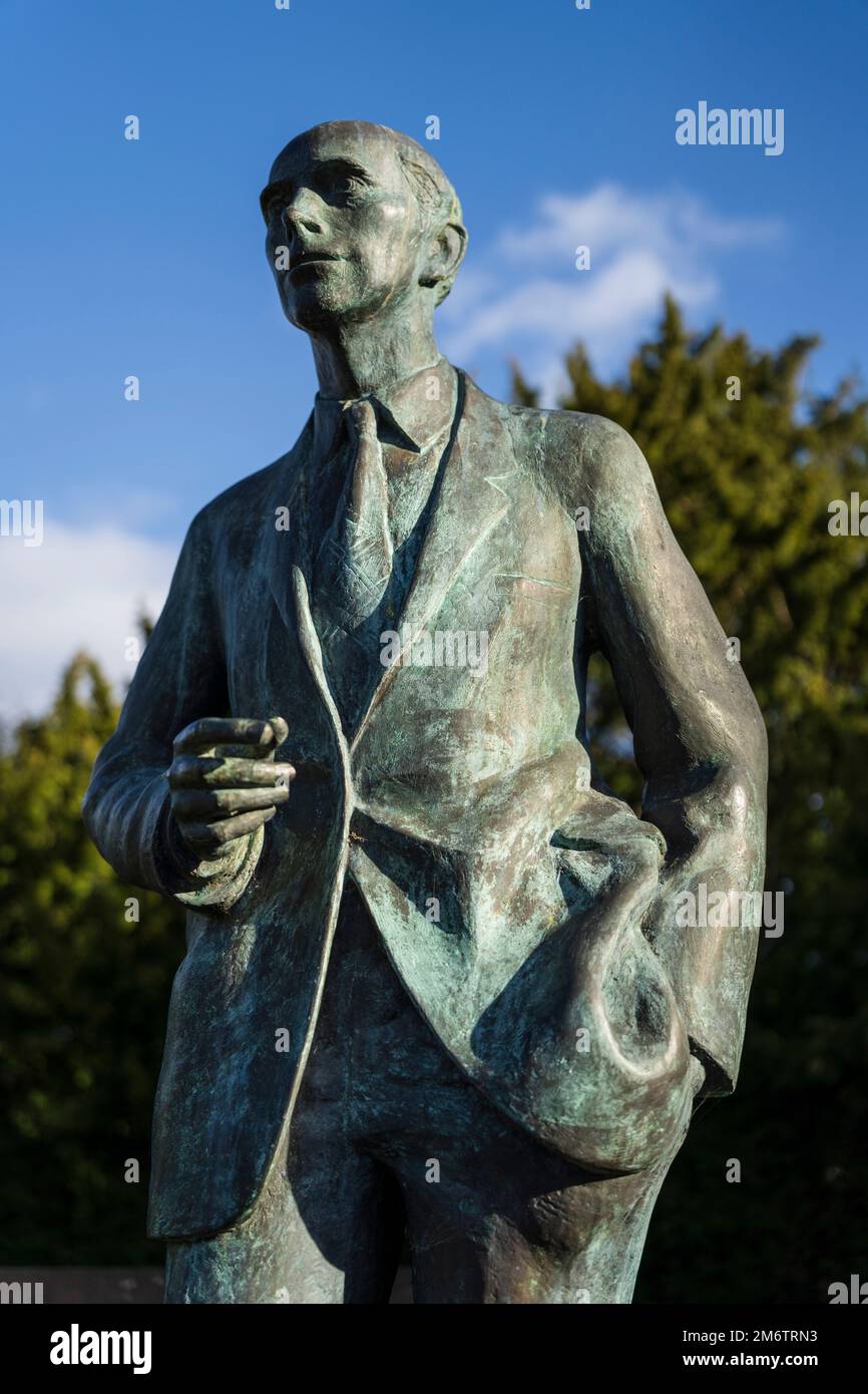 The Hirsel, country house of the Douglas-Home family (statue of Earl ...