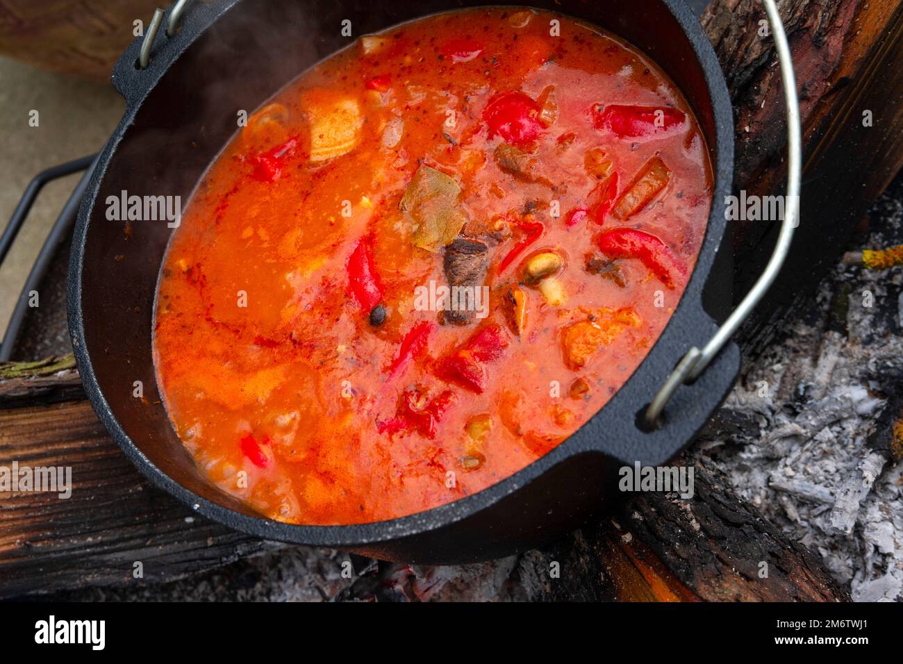 Stew cooking over an open fire hi-res stock photography and images - Alamy