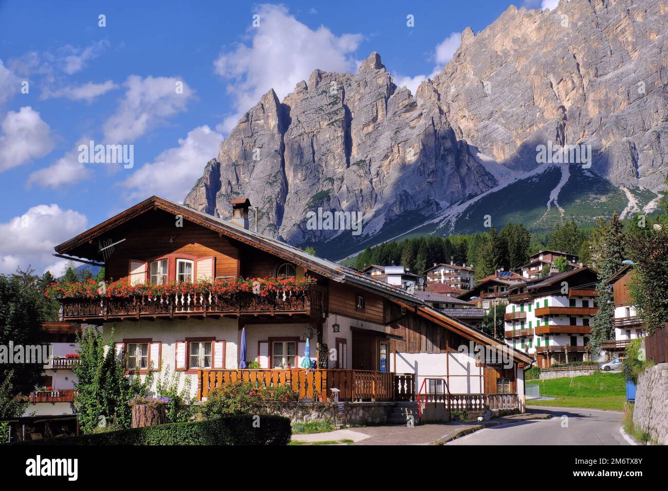 Cortina: Traditional buildings and rocky mountains in Cortina d’Ampezzo ...