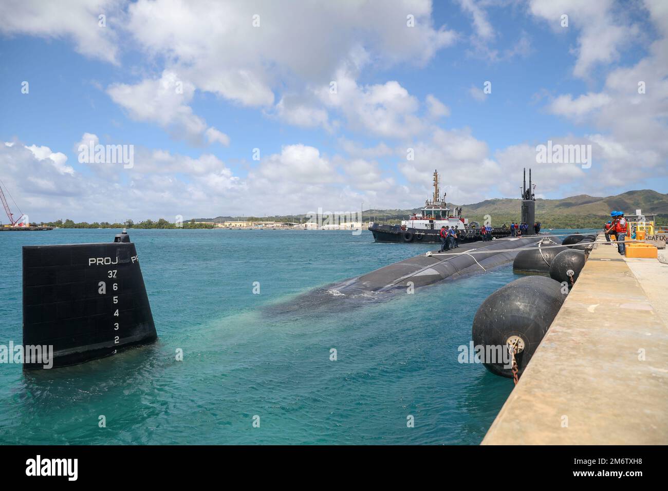 APRA HARBOR, Guam - The Los Angeles-class fast-attack submarine USS ...