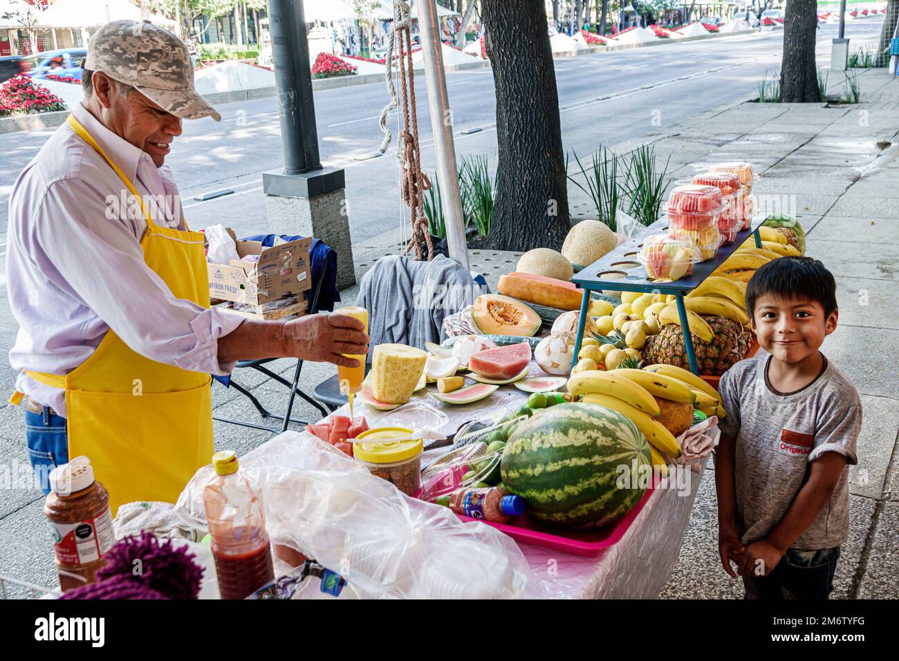 Display mexican food stall hi-res stock photography and images - Alamy