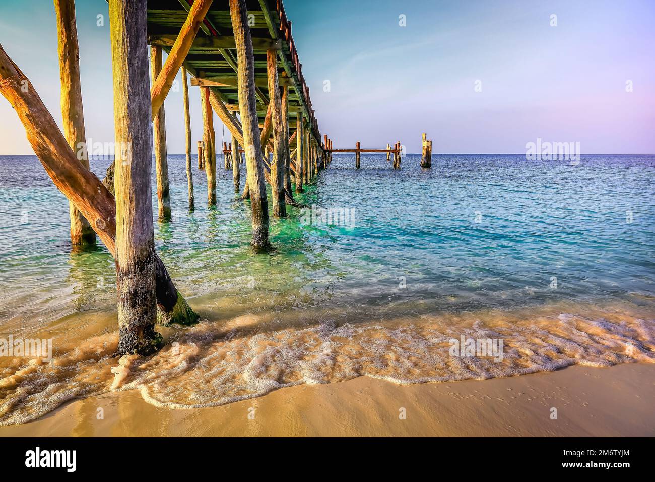 Pier palapa in caribbean hi-res stock photography and images - Alamy