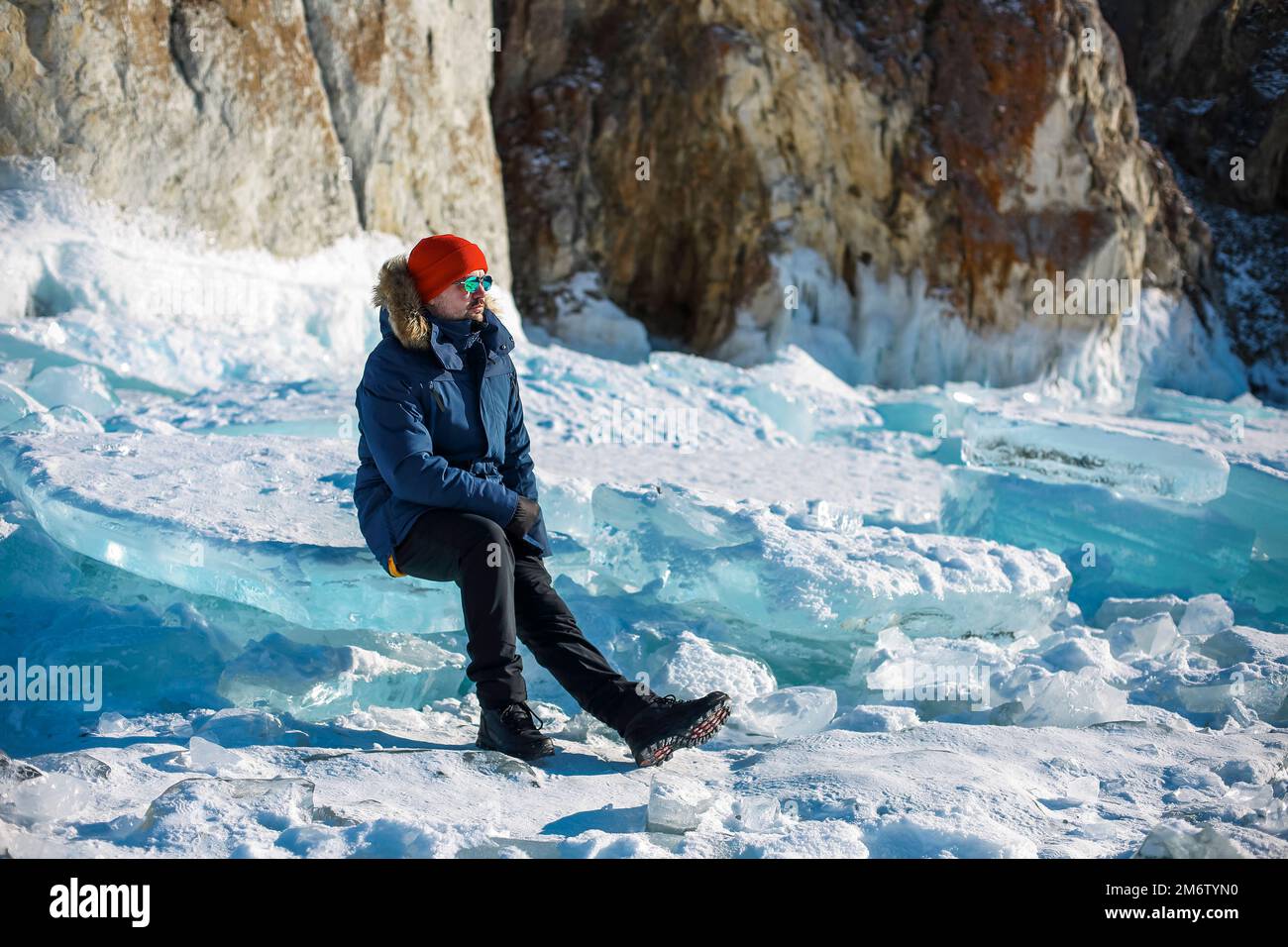 Portrait of the man tourist in red cap and blue jacket wearing ...