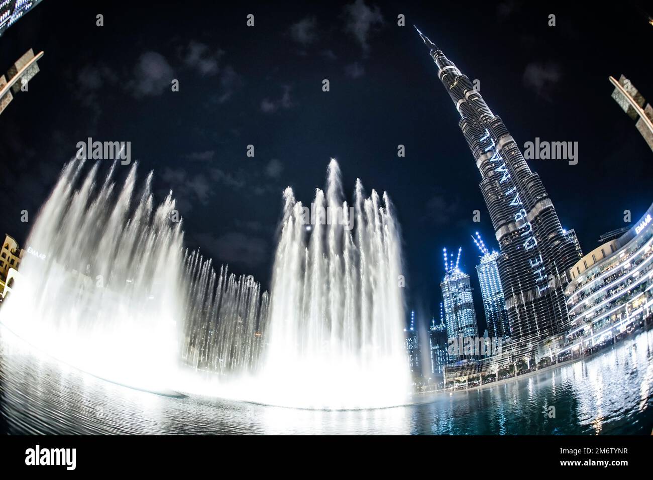 Burj dubai skyscraper fountain hi-res stock photography and images - Alamy