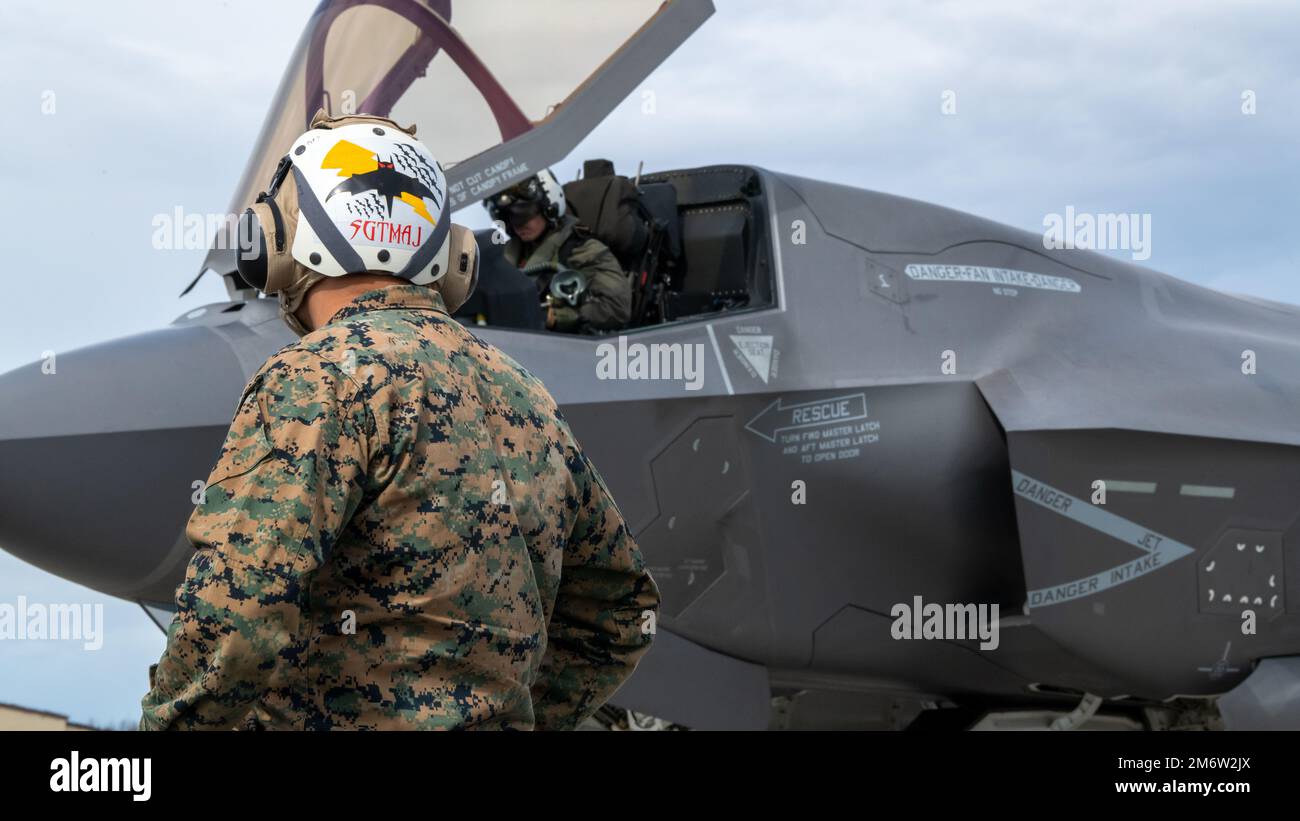 U s marine corps sgt roberto hi-res stock photography and images - Alamy