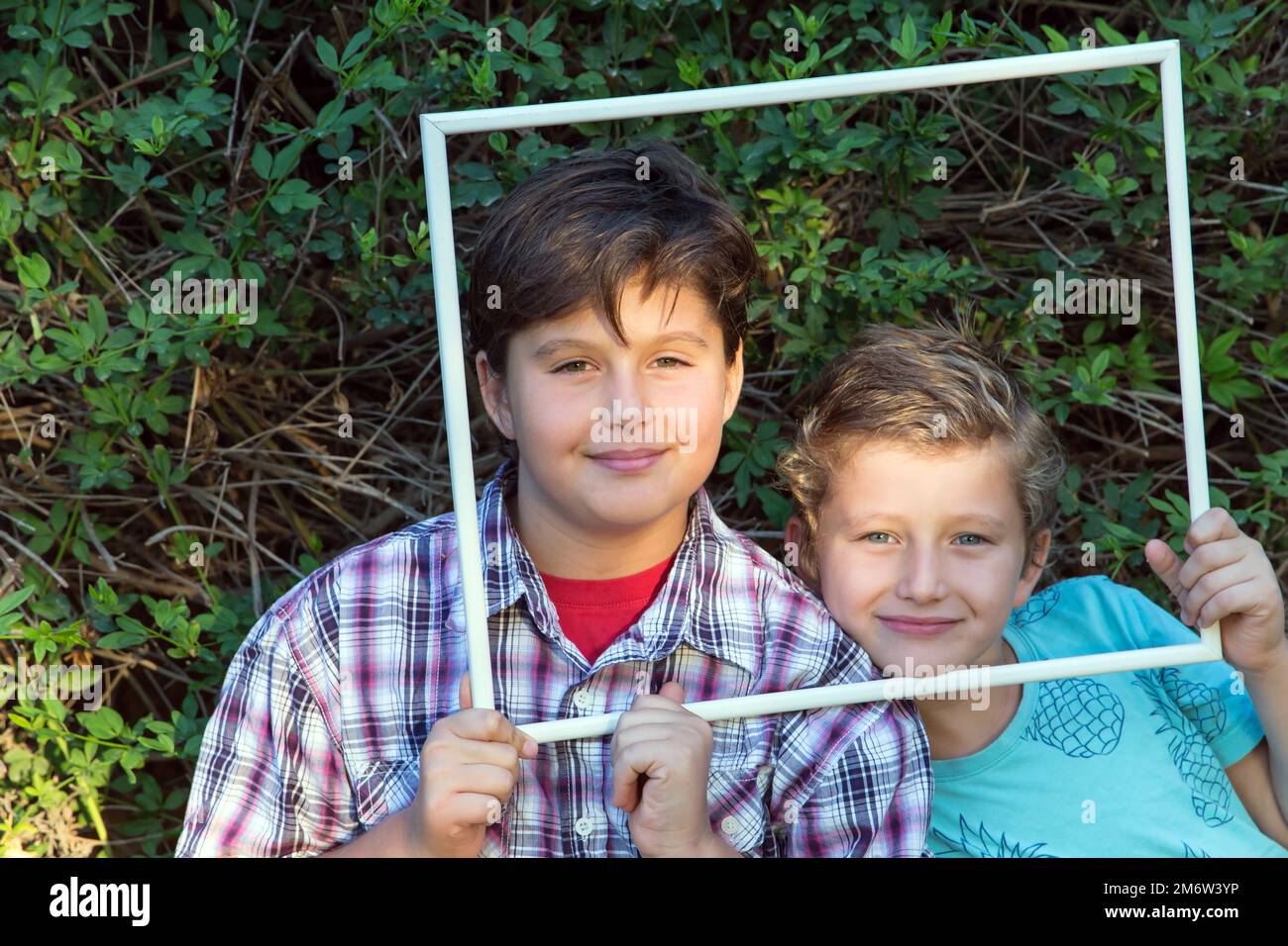 Two brothers cheerfully smile Stock Photo - Alamy