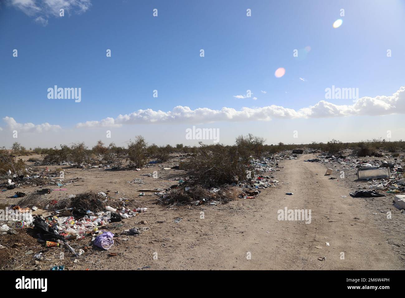 Mojave Desert Trash Stock Photo - Alamy