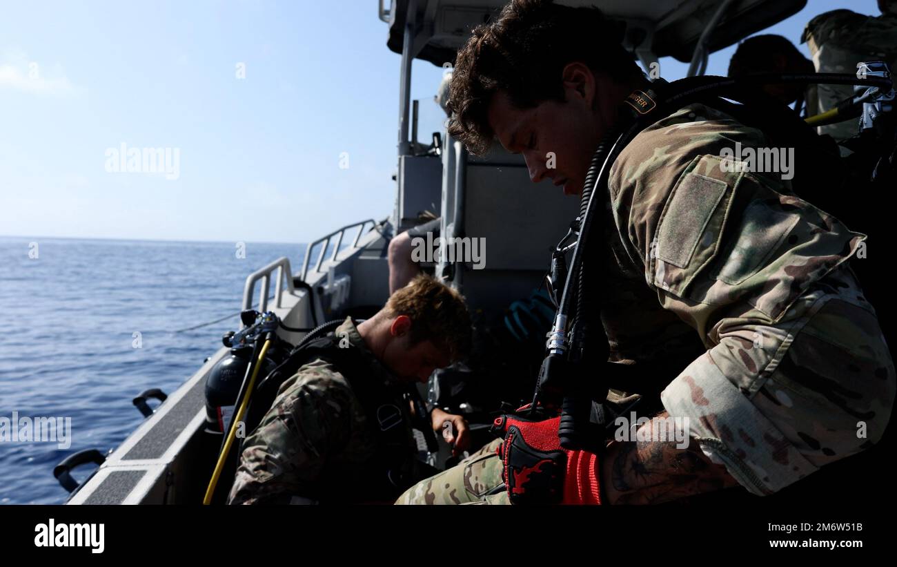 Green Berets with 2nd Battalion, 10th Special Forces Group (Airborne ...