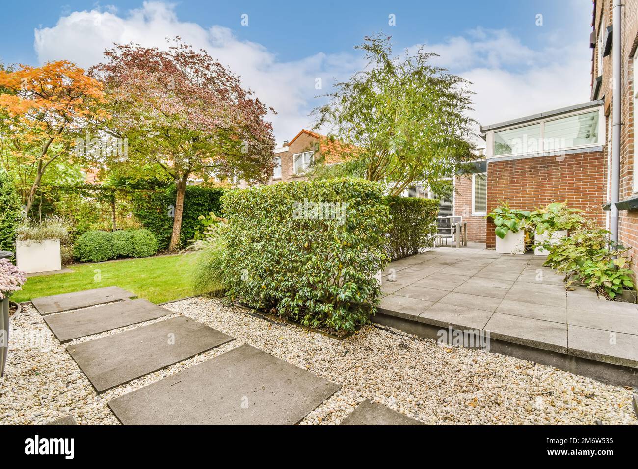 Sidewalk plants hi-res stock photography and images - Alamy