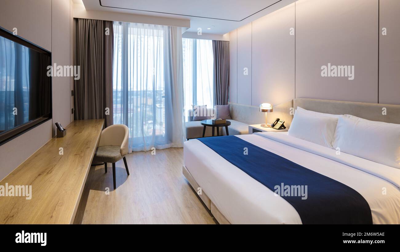 Luxury bedroom of a 5 star hotel Stock Photo - Alamy