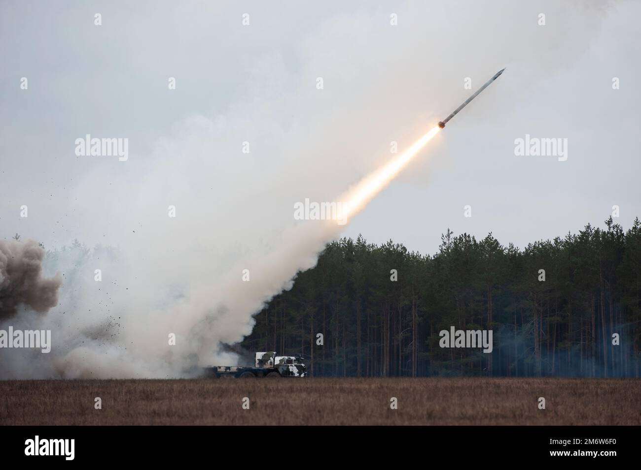 Range missiles hi-res stock photography and images - Alamy