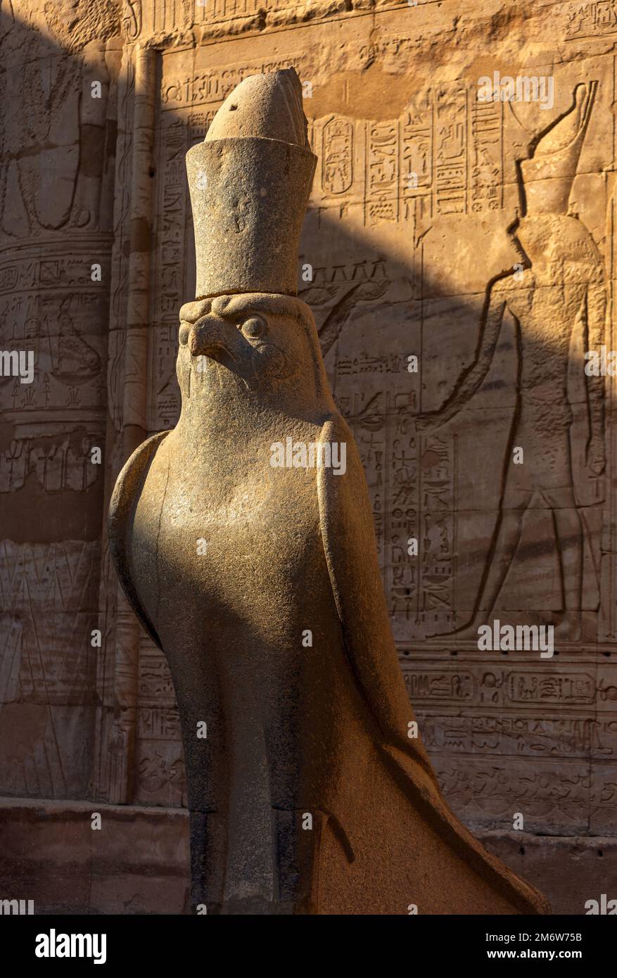 Egyptian statue of falcon god Horus Stock Photo - Alamy