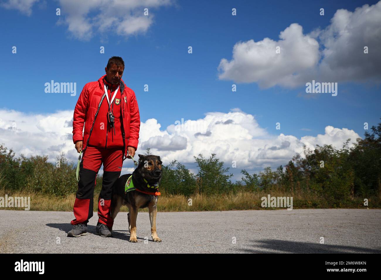 Paw cross symbol hi-res stock photography and images - Alamy