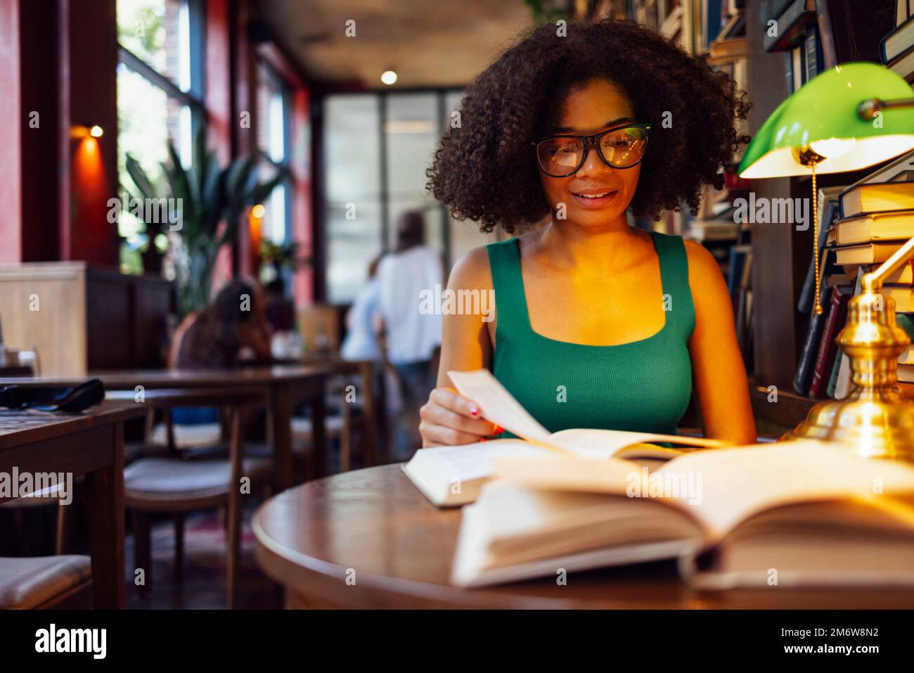 African american teenager library hi-res stock photography and images ...