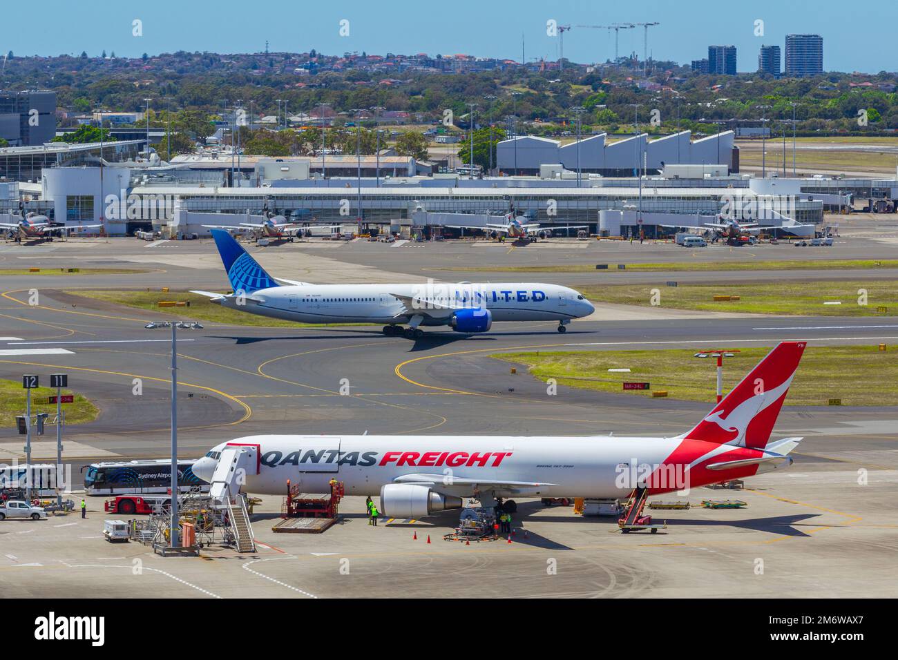Qantas Freight and United Airlines jets at Sydney (Kingsford Smith ...