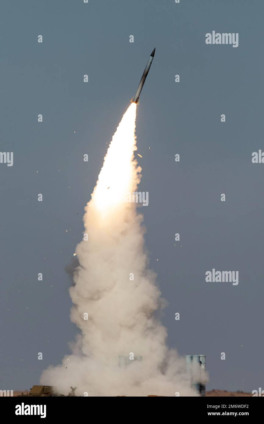 Launch of a military anti-aircraft missile Stock Photo - Alamy
