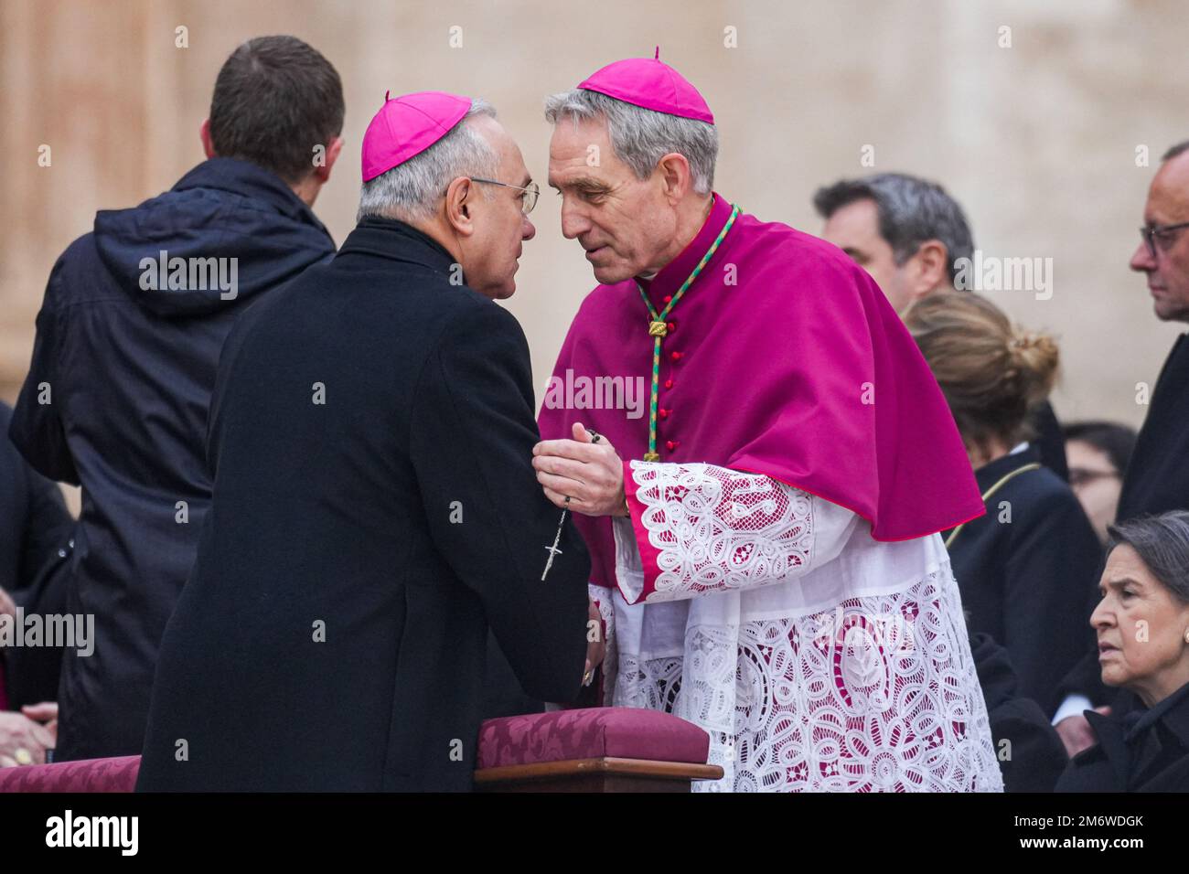 Vatican, Vatican. 05th Jan, 2023. Archbishop Georg Ganswein (R) attends ...