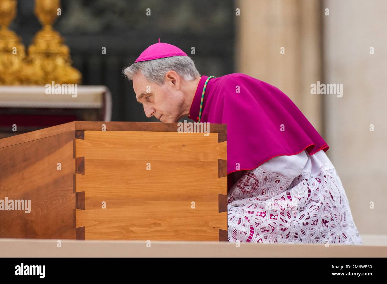 Vatican, Vatican. 05th Jan, 2023. Archbishop Georg Ganswein kisses the ...