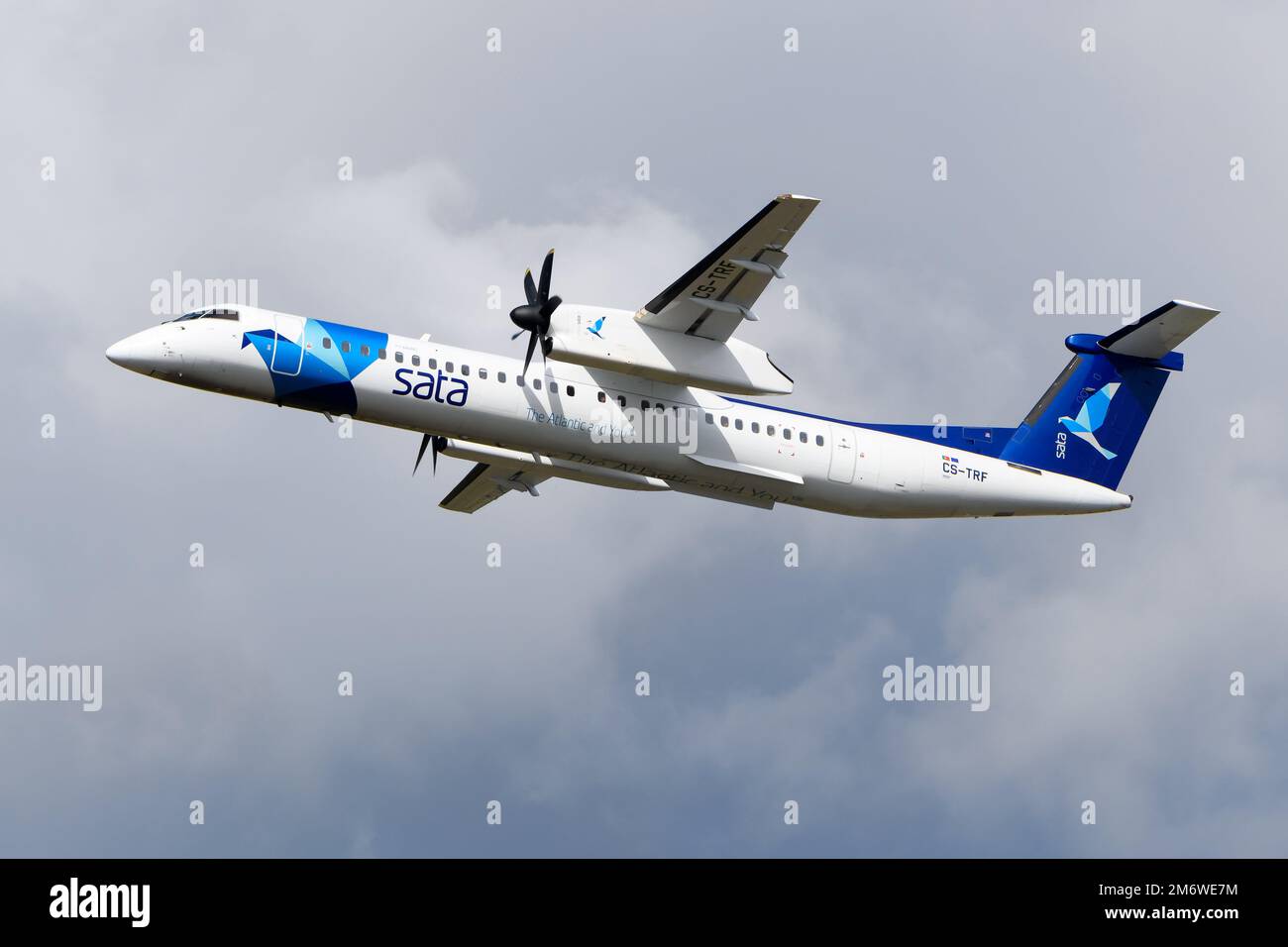 Azores Airlines De Havilland Dash 8 Q400 series aircraf flyingt ...