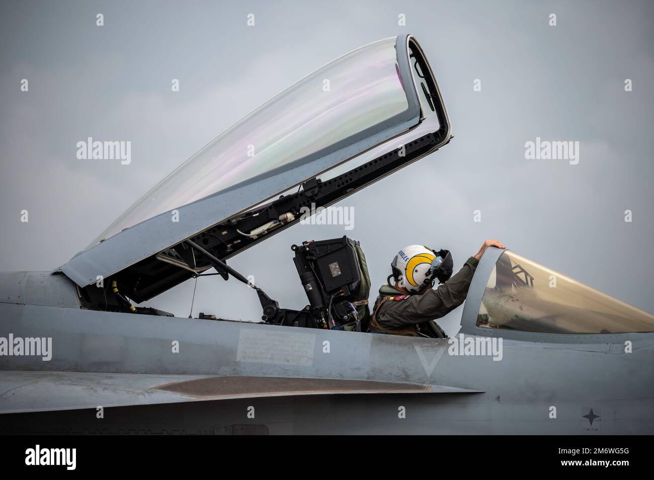 A U.S. Navy F/A-18 Super Hornet pilot assigned to Strike Fighter ...