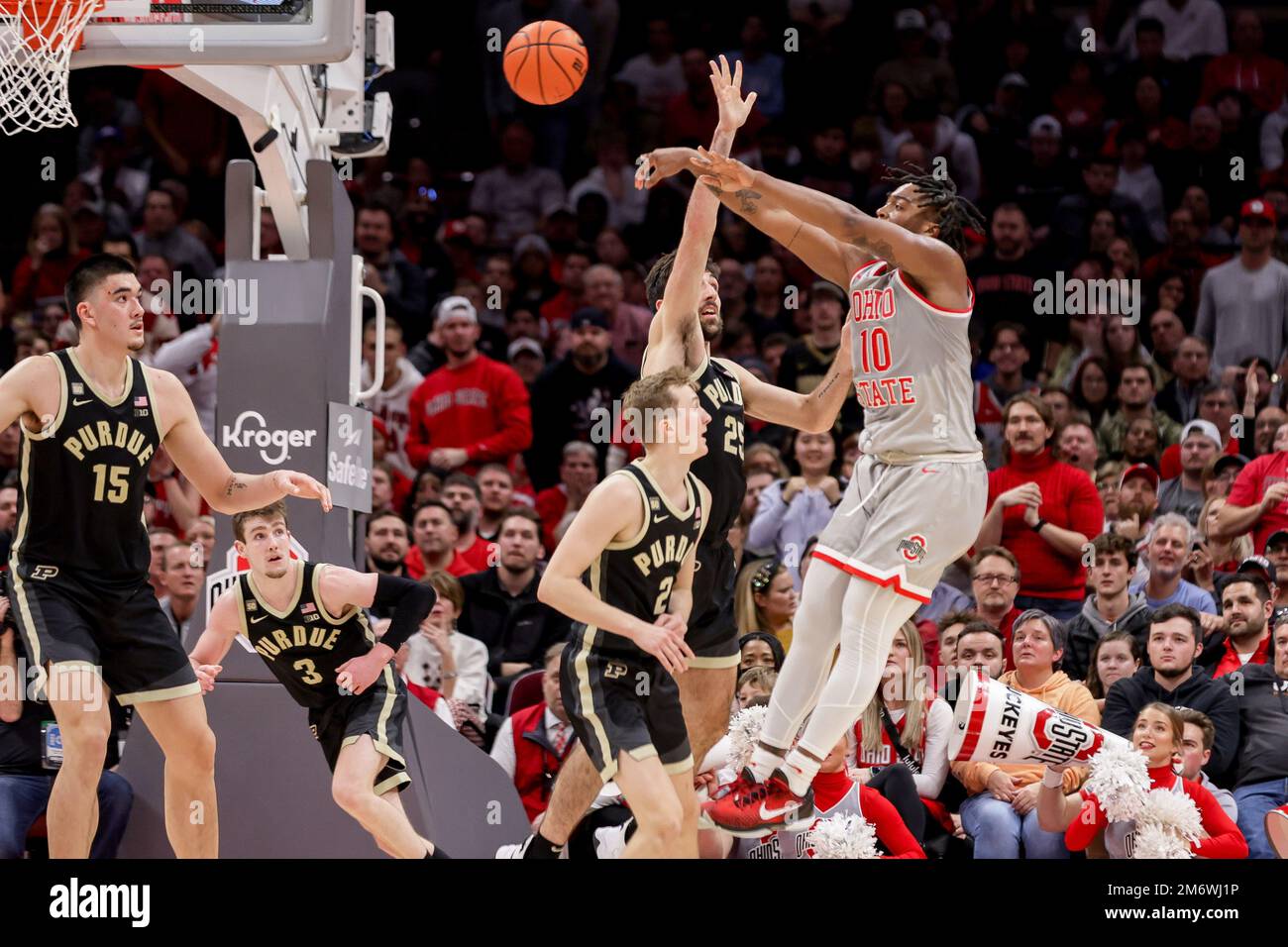 Columbus, Ohio, USA. 5th Jan, 2023. Ohio State Buckeyes guard Brice ...