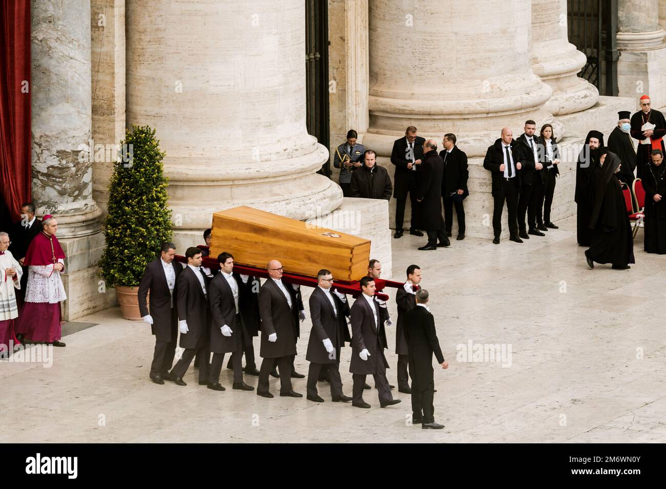 Roma, Italy. 05th Jan, 2023. Servicemen seen carrying a coffin with the ...